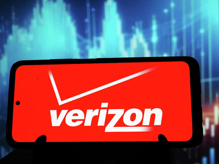 Verizon working to solve wireless outage problem affecting many customers