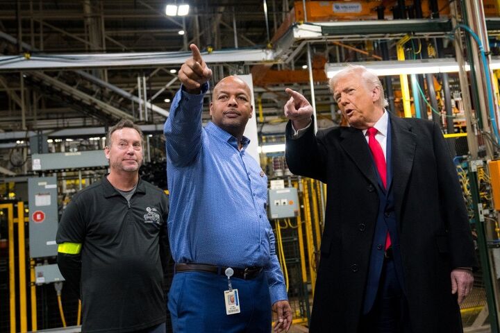 Ford employee yells at Trump, gets flipped off by POTUS, reprimanded by ...
