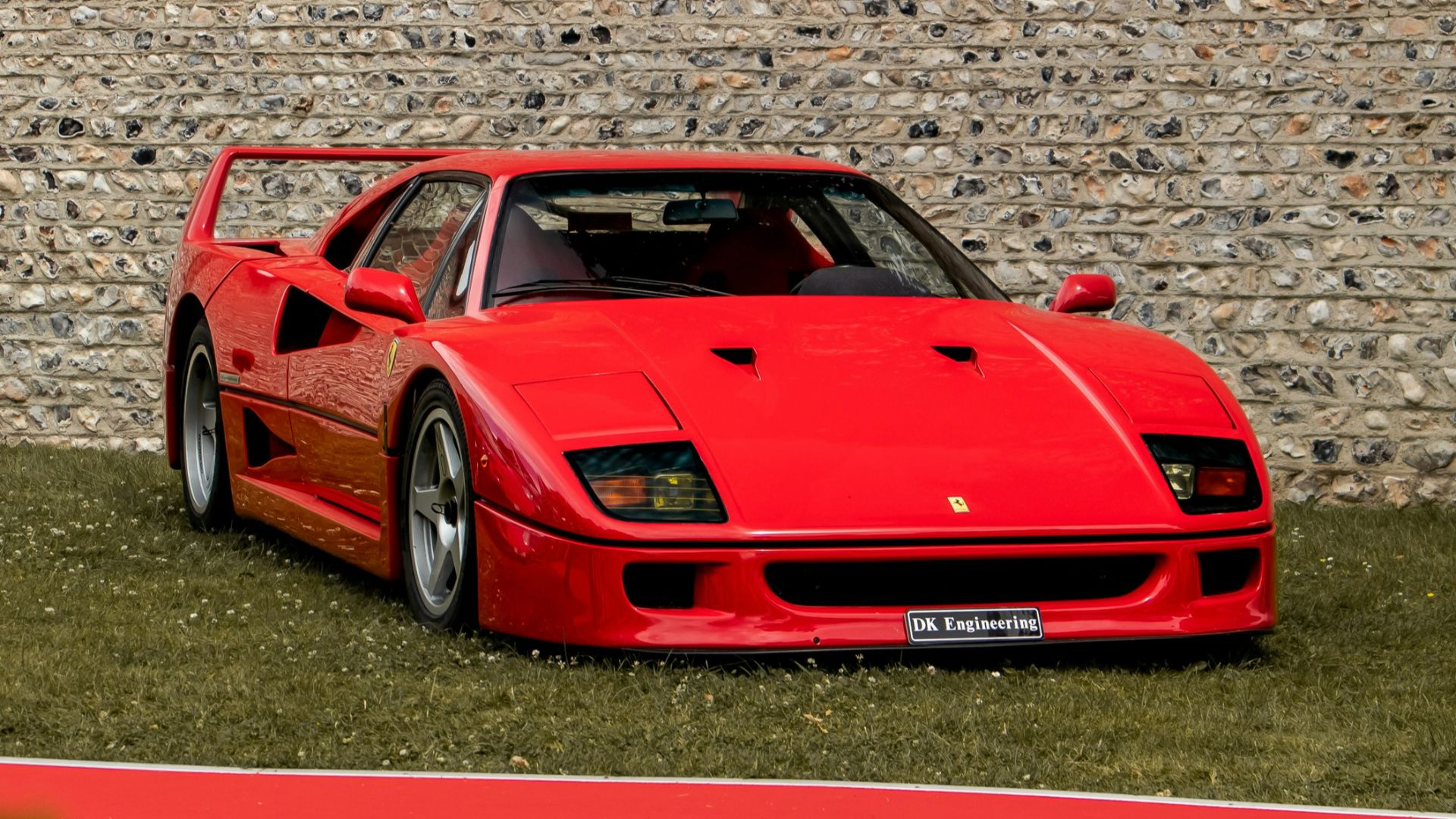 10 sports cars that look best painted red & 10 that look terrible