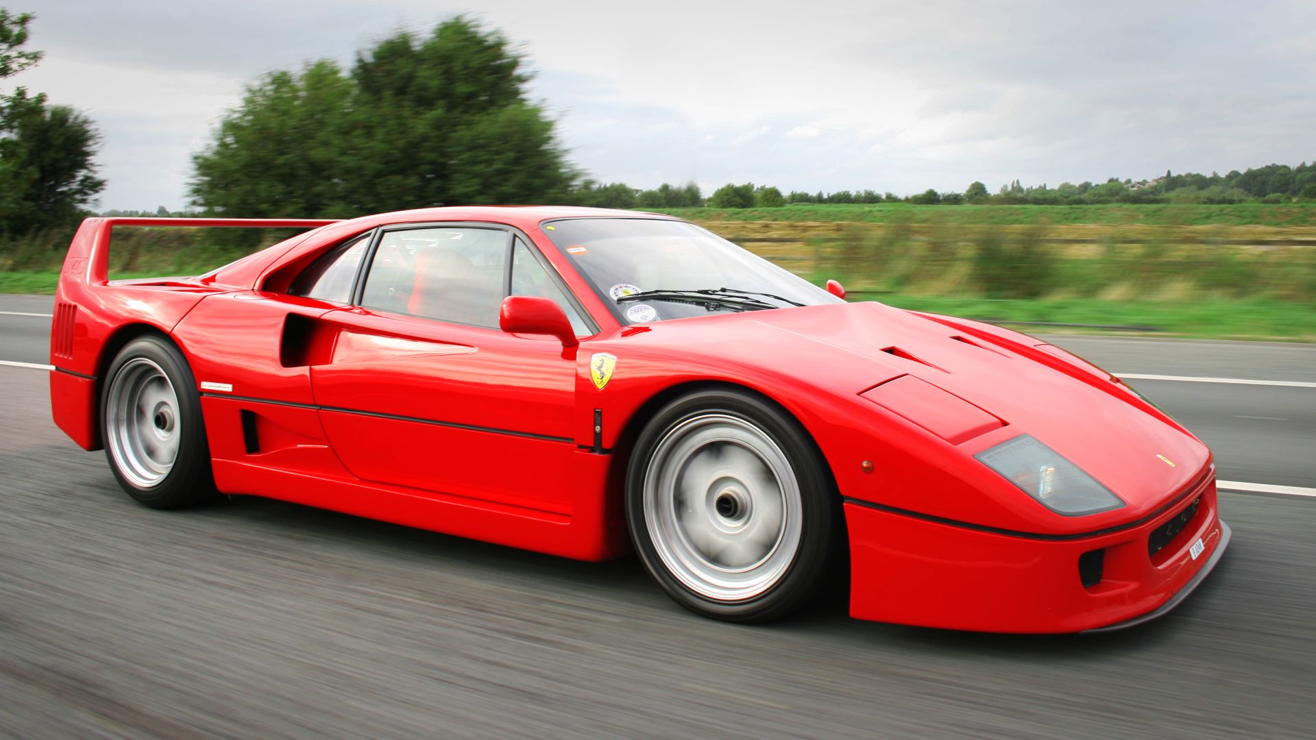 10 sports cars that look best painted red & 10 that look terrible