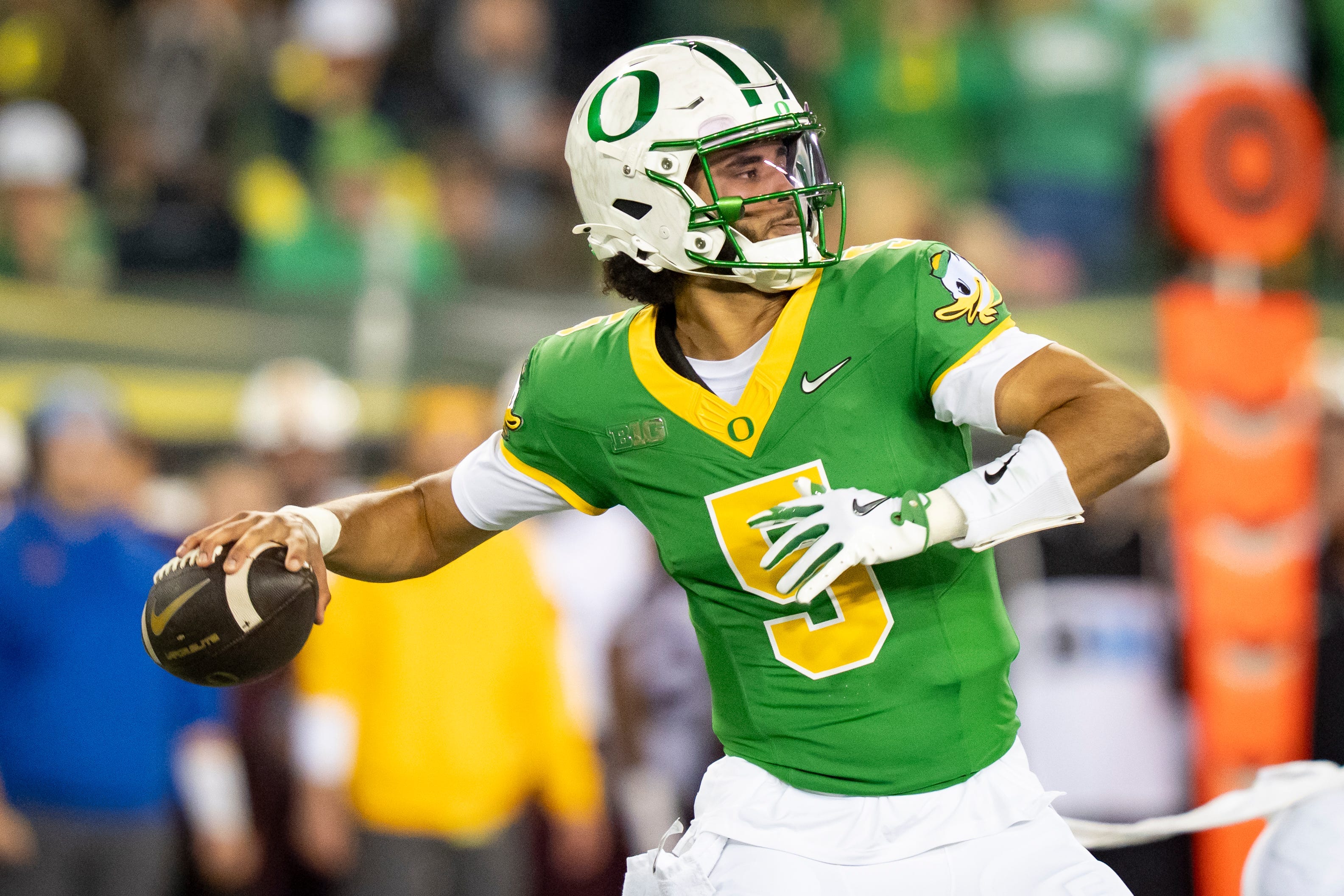 Oregon QB Dante Moore returning for 2026 season, won't enter NFL draft