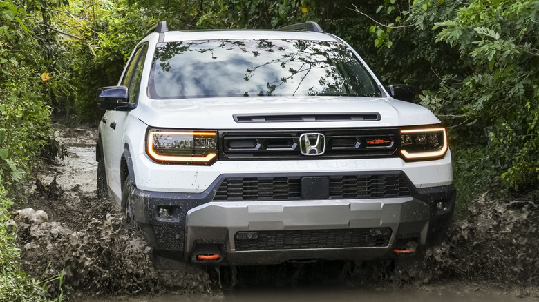 The Honda that gets IIHS' Top Safety Pick+ rating for midsize SUVs