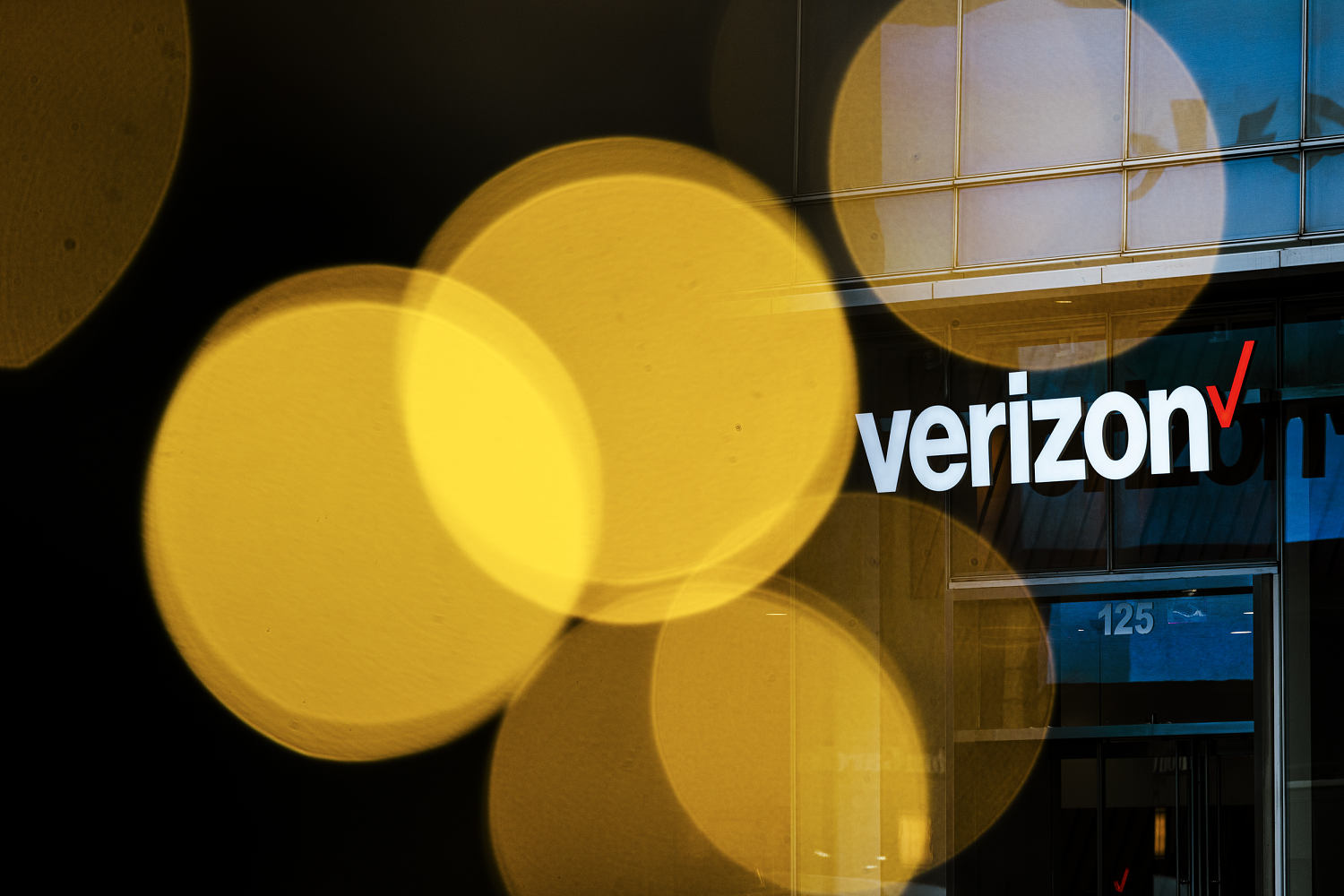 Widespread Verizon outage prompts emergency alerts in Washington and ...