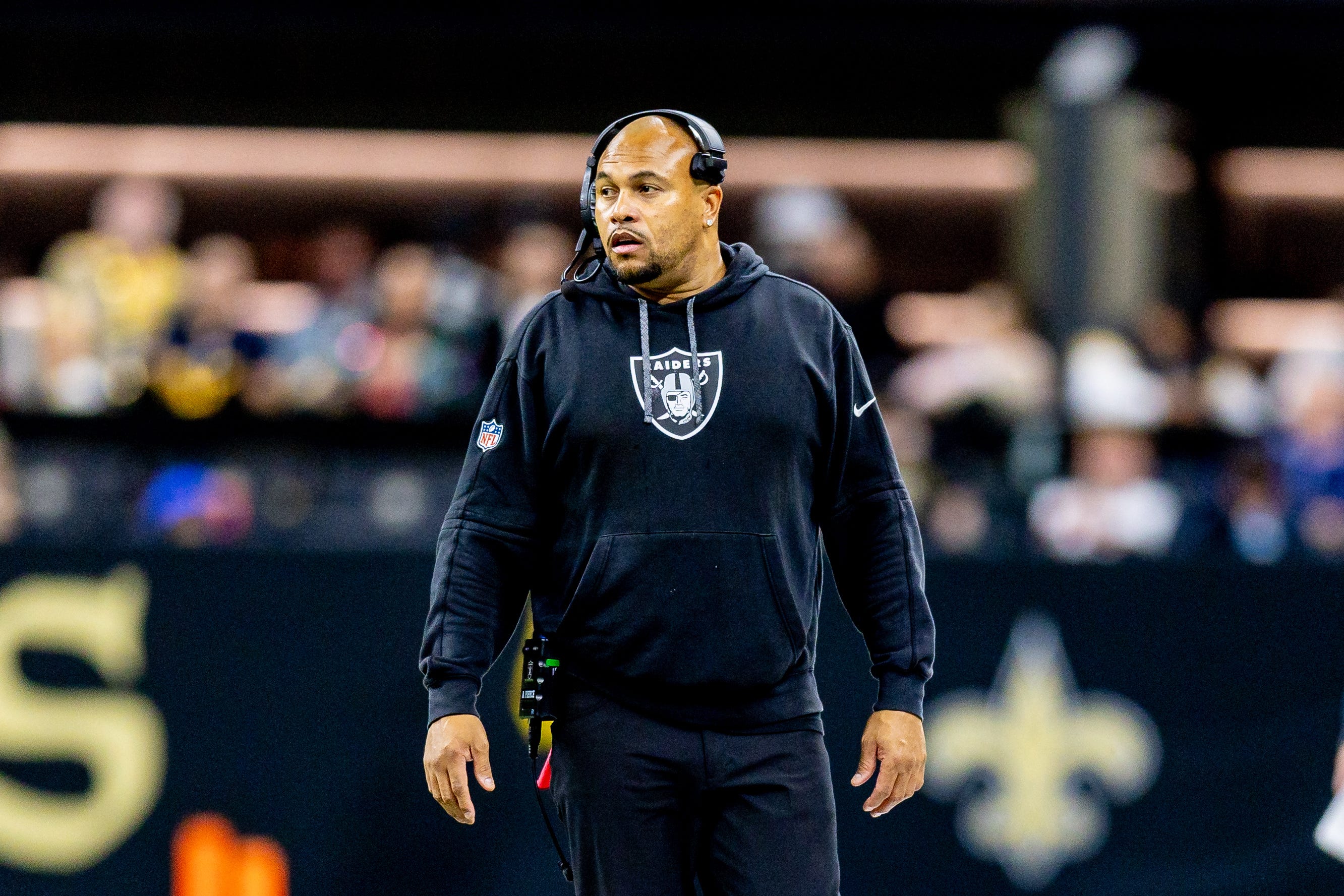 Falcons to interview former Raiders coach Antonio Pierce, per report
