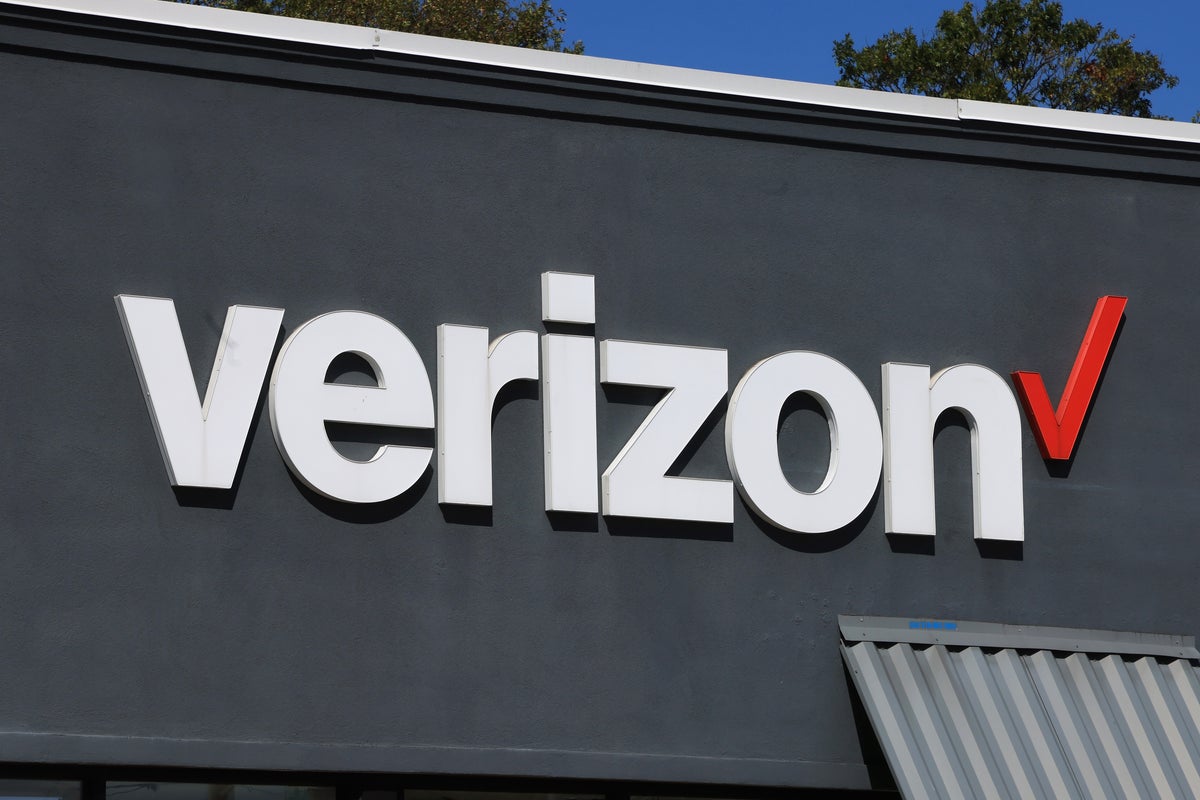 Verizon suffers outage as thousands say phones switched to SOS mode