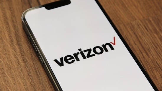 Verizon down: What to do if phone says 'SOS' amid massive outage? Here ...