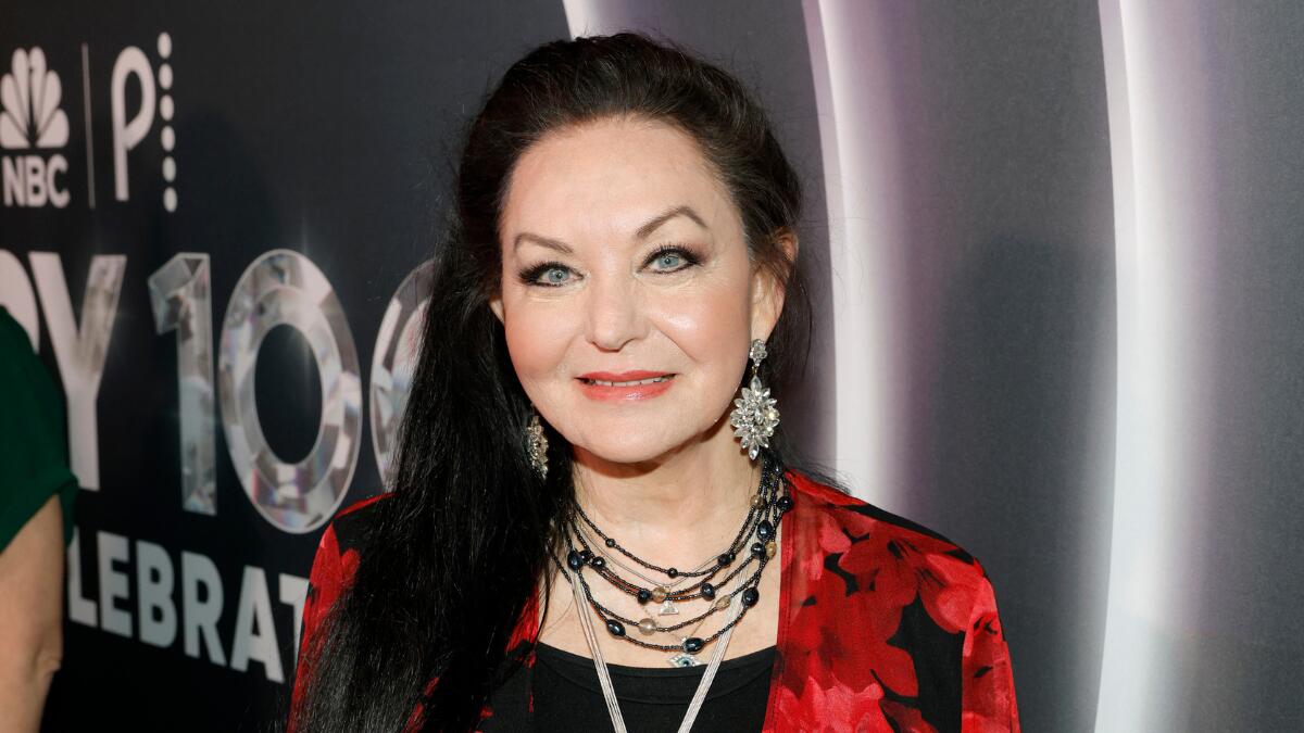Crystal Gayle offers update after dropping out of appearances due to injury