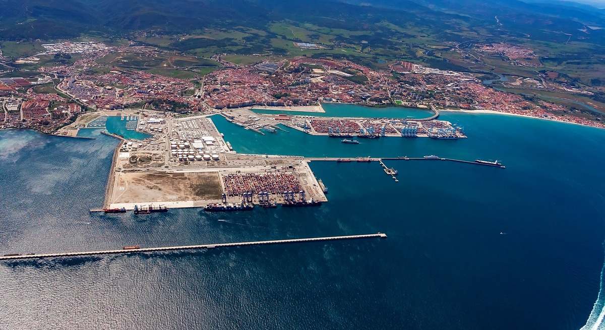 El puerto de Algeciras se mantiene por encima de los 100 millones de ...
