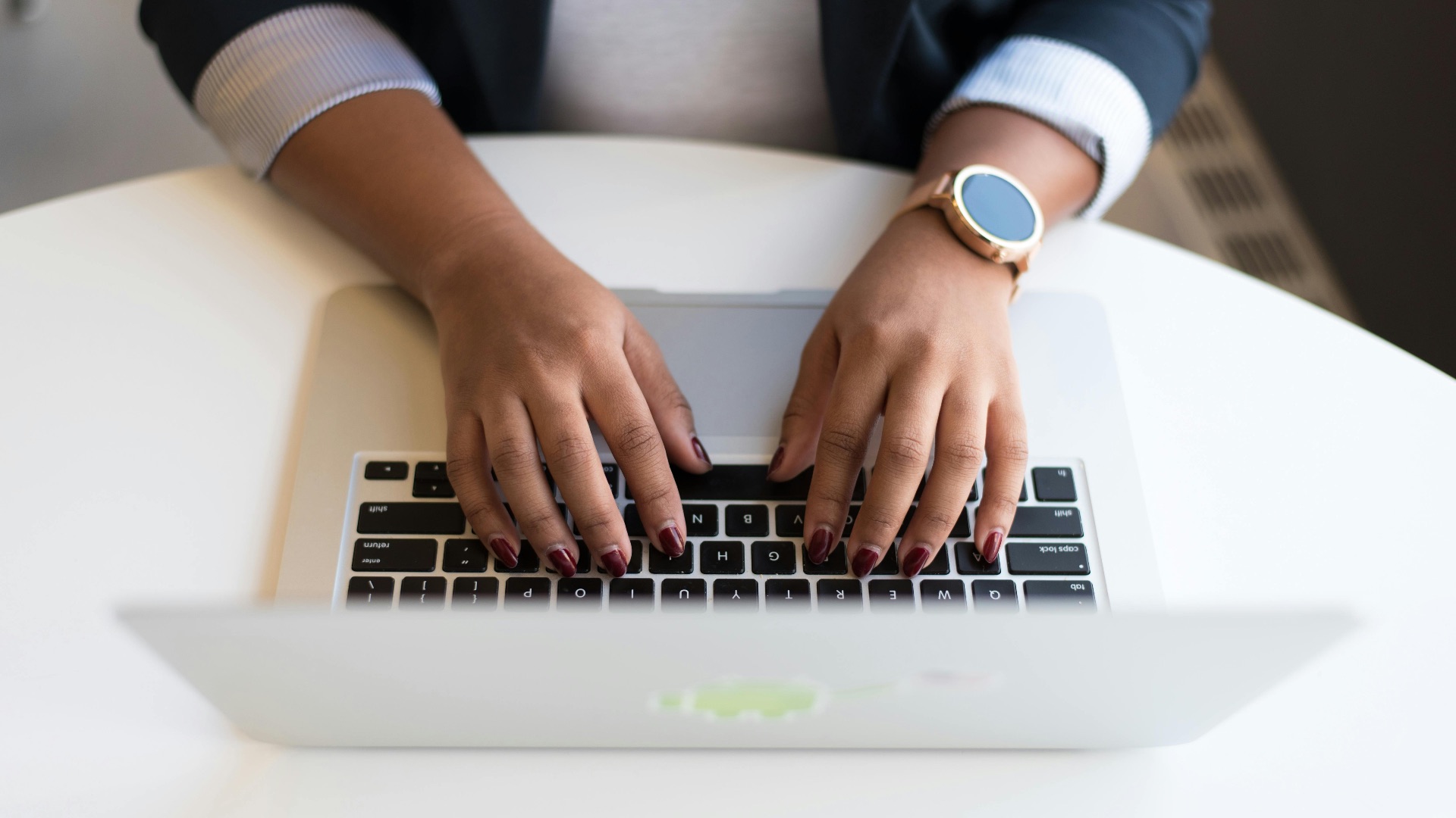 10 things you should never post on social media & 10 you can