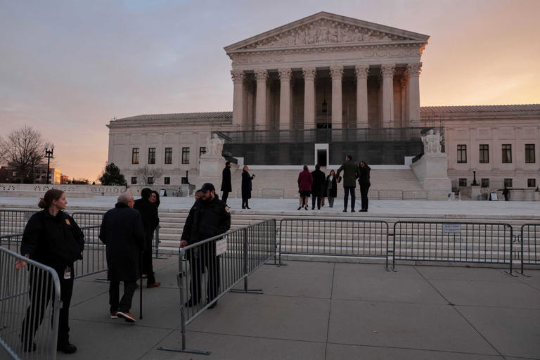 Supreme Court backs Montana police who entered a home without warrant ...