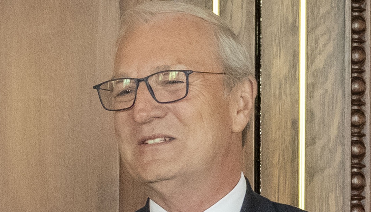 GOP senator gives Fed chair Jay Powell's lawyer advice: "A win-win for ...