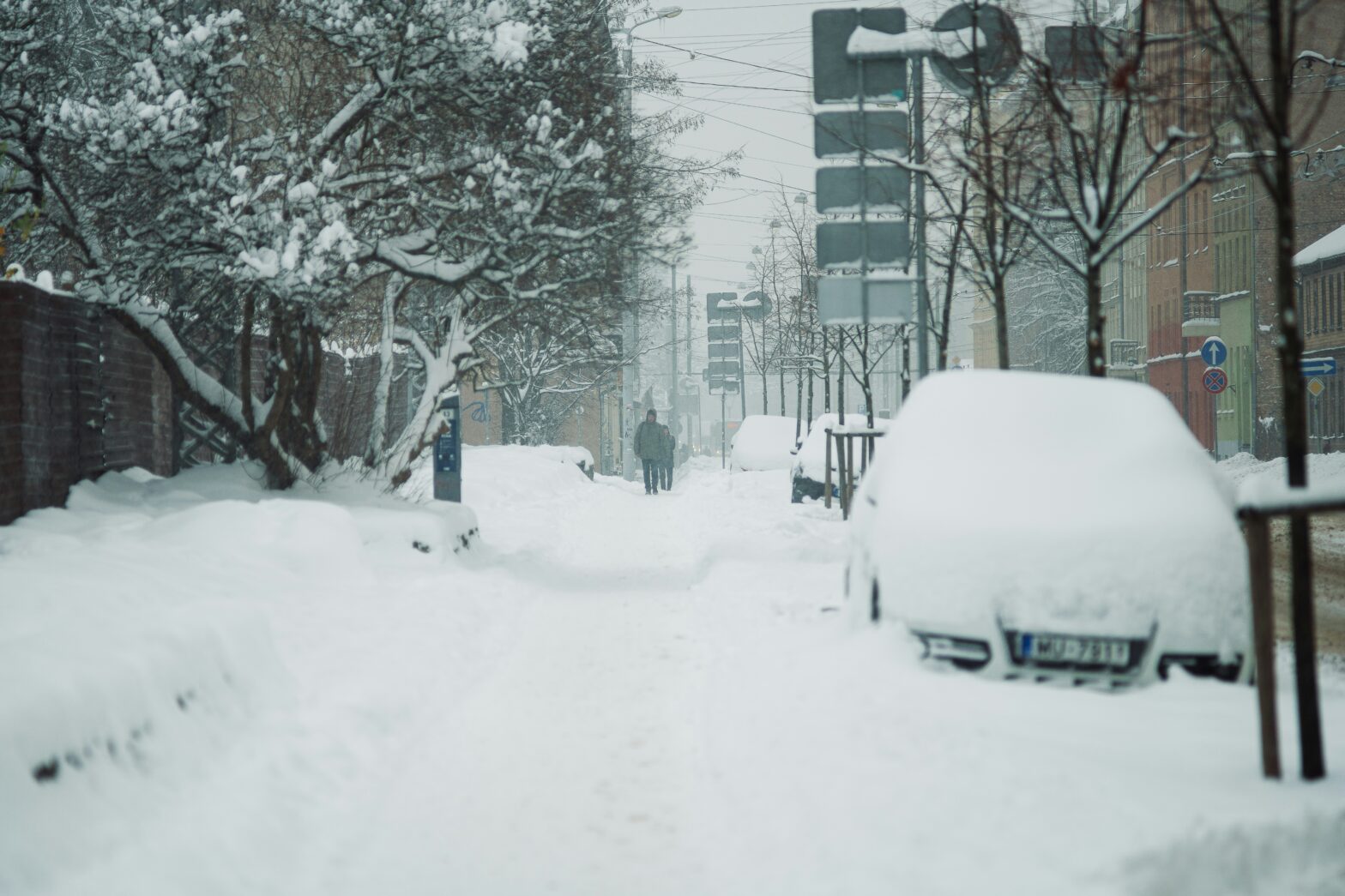 Major Northeast winter storm threatens to disrupt flights, trains and ...