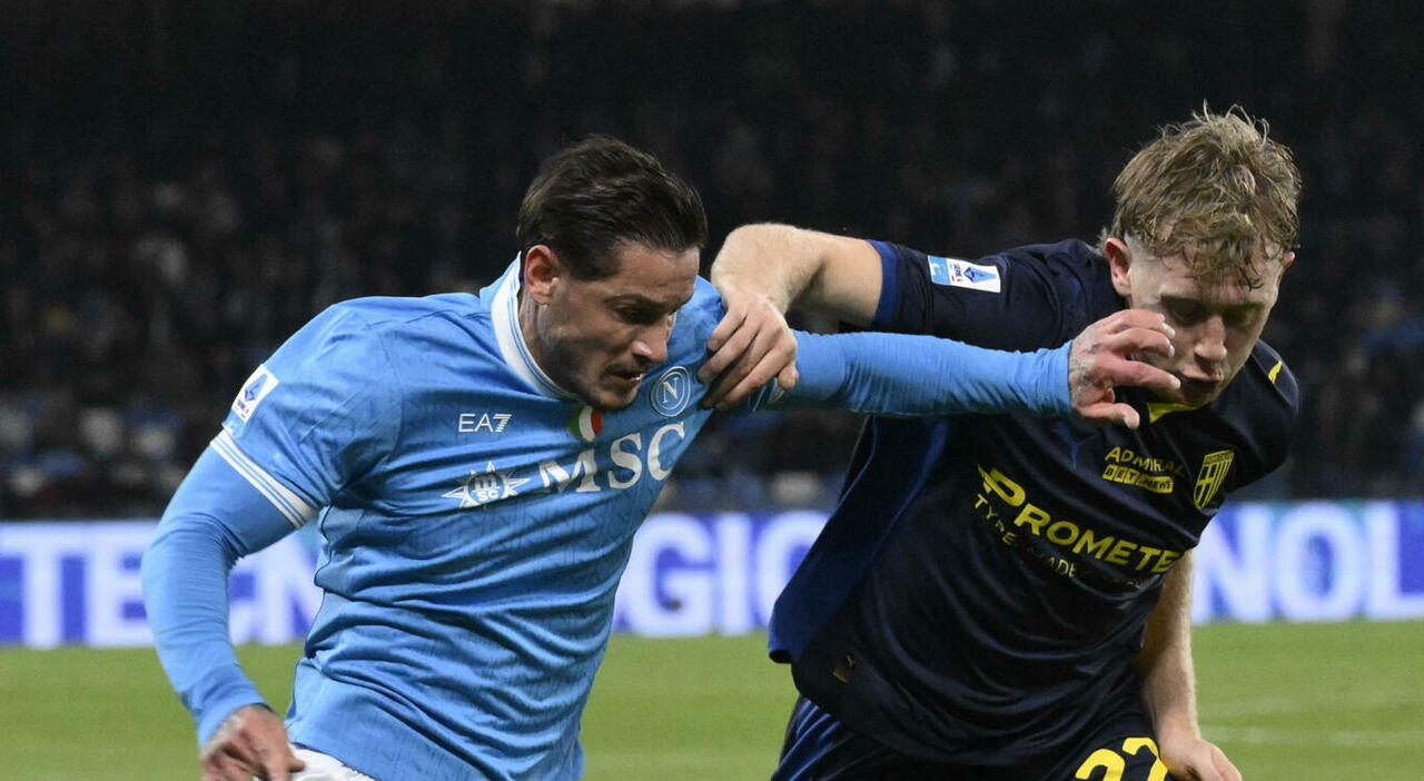 Napoli-Parma 0-0 in meme: gol annullato per fuorigioco di... bicipite ...