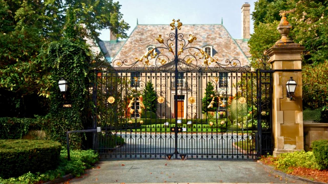 The celebrity fence and gate trend that’s changing what curb appeal ...