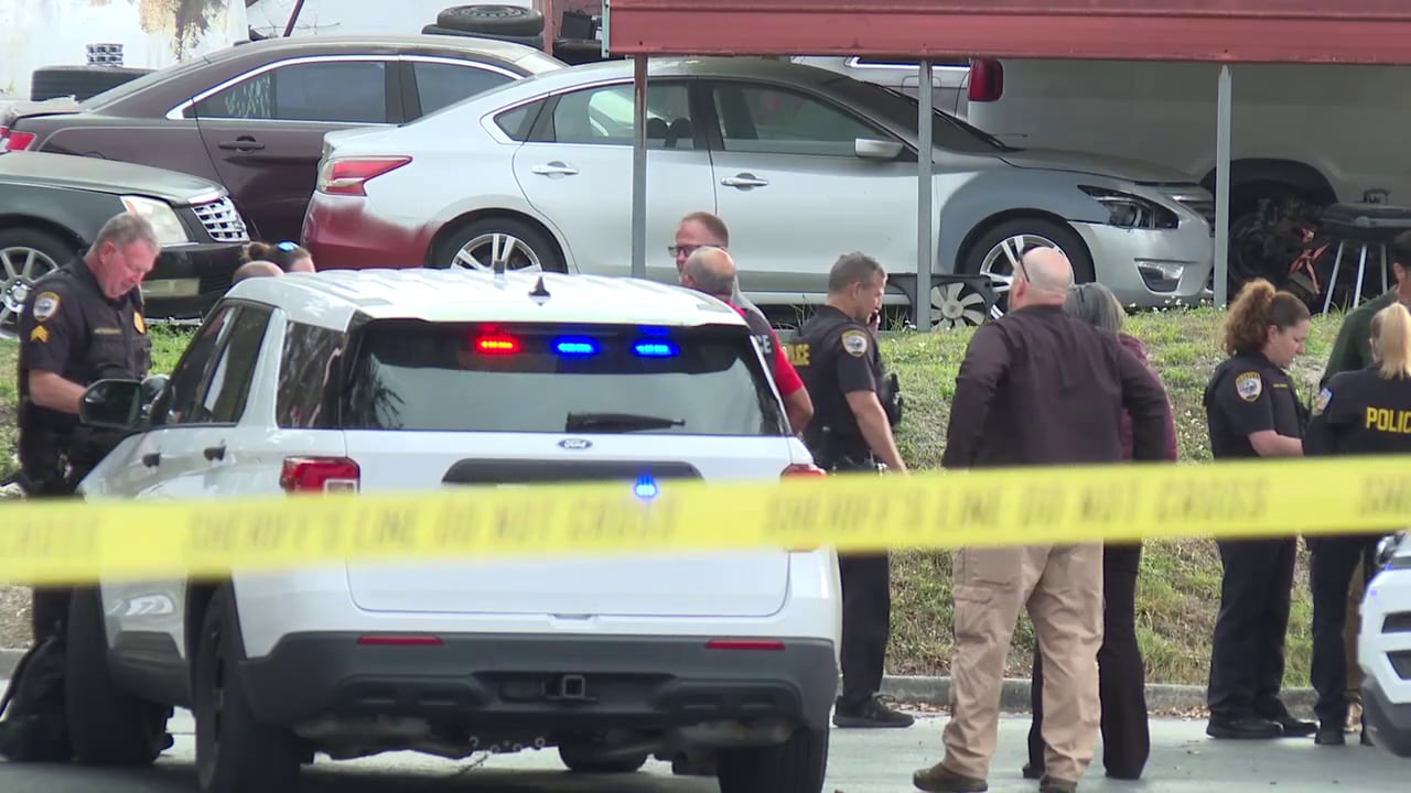 2 Gainesville Police Department officers shot, 2 people dead, including ...