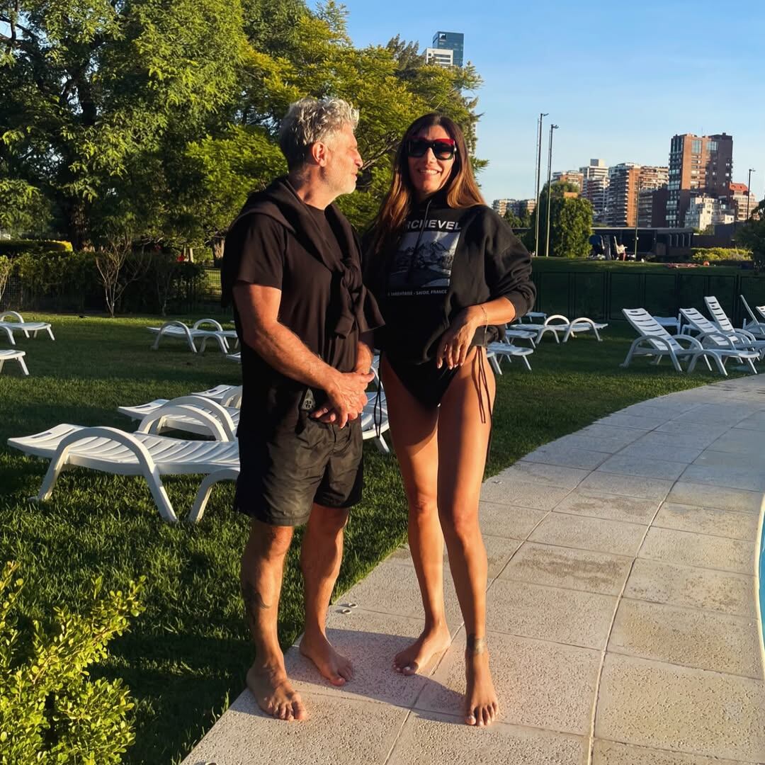 Desde la playa, Flor de la V deslumbró con un traje de baño color negro ...