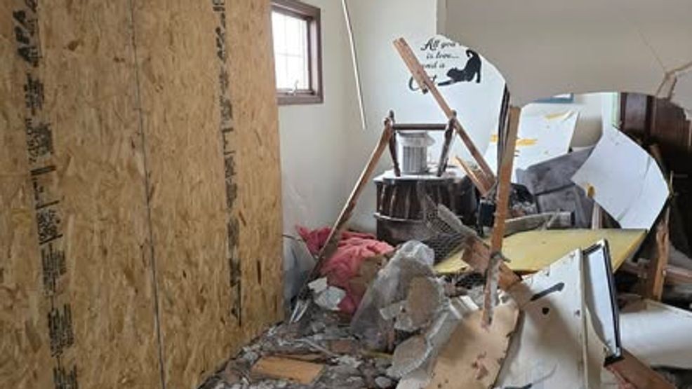 Car crashes straight through west Columbus animal clinic over the weekend