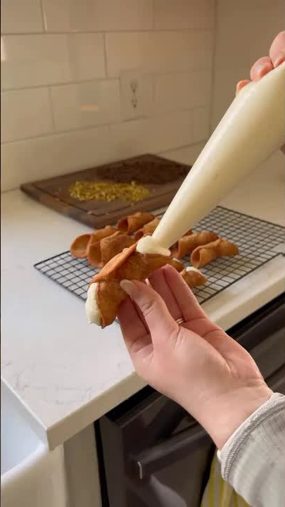 Delicious homemade cannoli recipe!