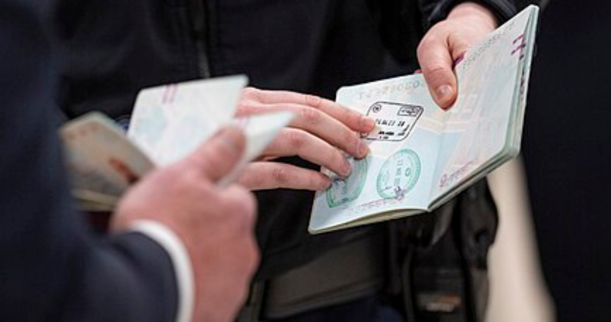 Gobierno de EEUU suspende tramitación de visas para 75 países ...