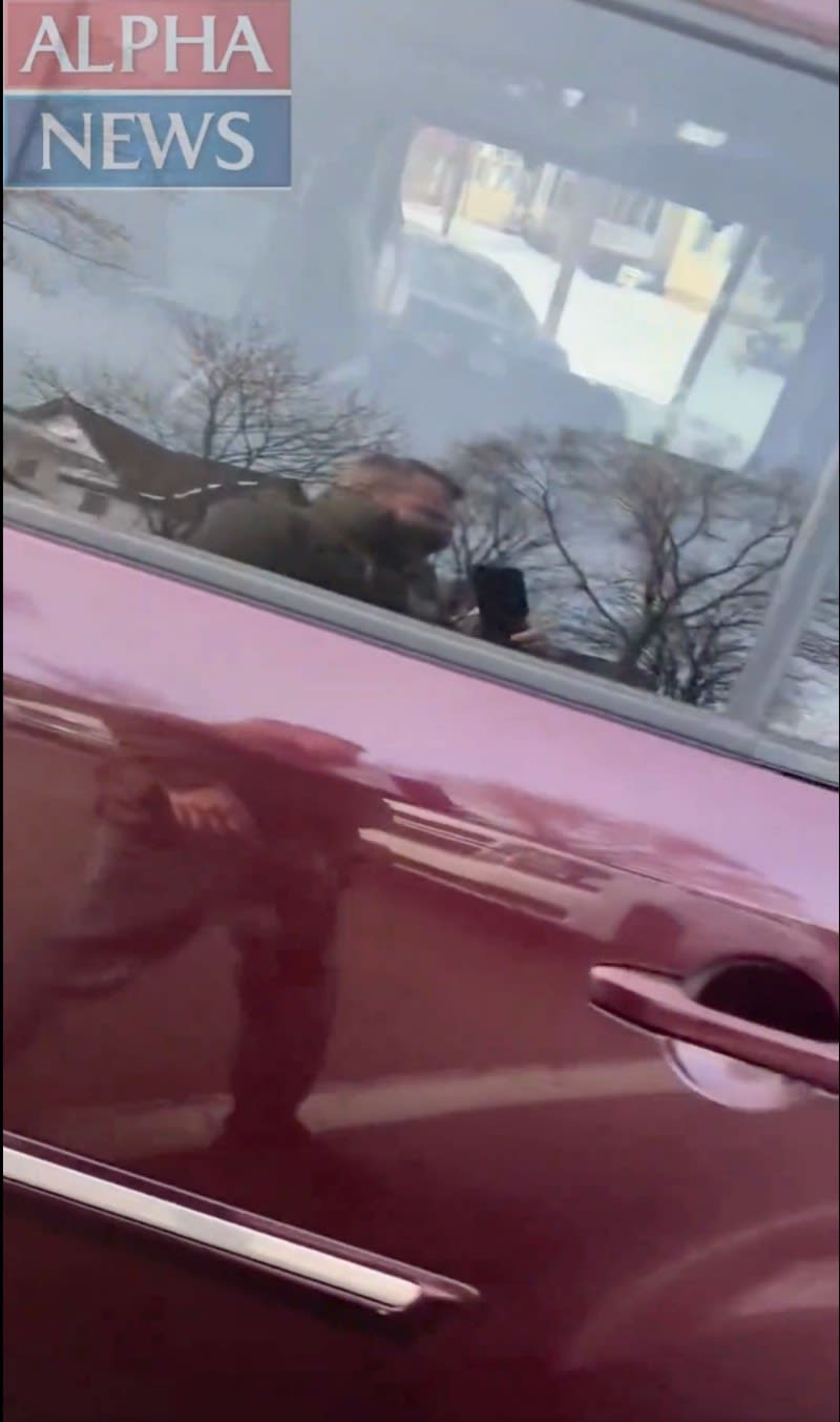 Officials: ICE agent who shot Renee Good had internal bleeding