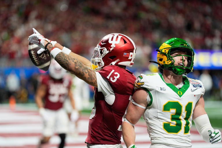Oregon's Kenyon Sadiq and Dillon Thieneman have declared for the NFL draft