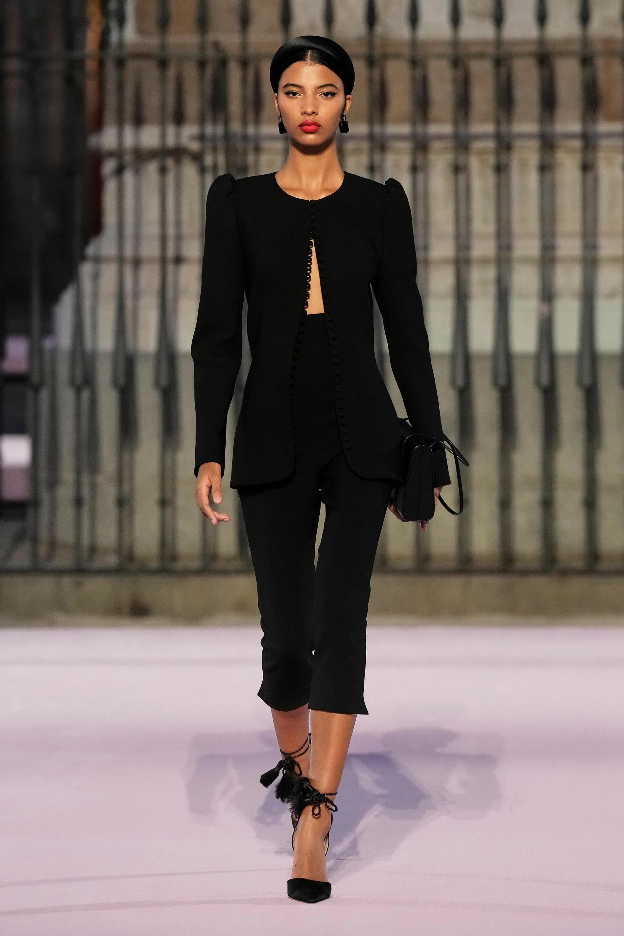 Emily Blunt es la inspiración con leggings capri y zapatos pumps en ...