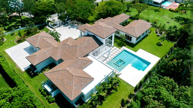 What celebrity “compound living” gets right for big families and what ...