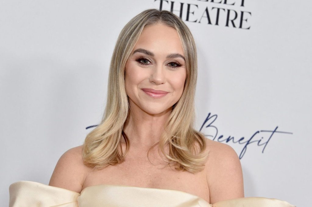 'Glee' star Becca Tobin blasts Matthew Koma over his mom group drama ...