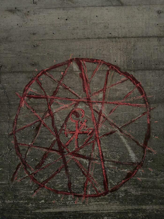 Spine-chilling sightings: 40 photos of unusual occurrences