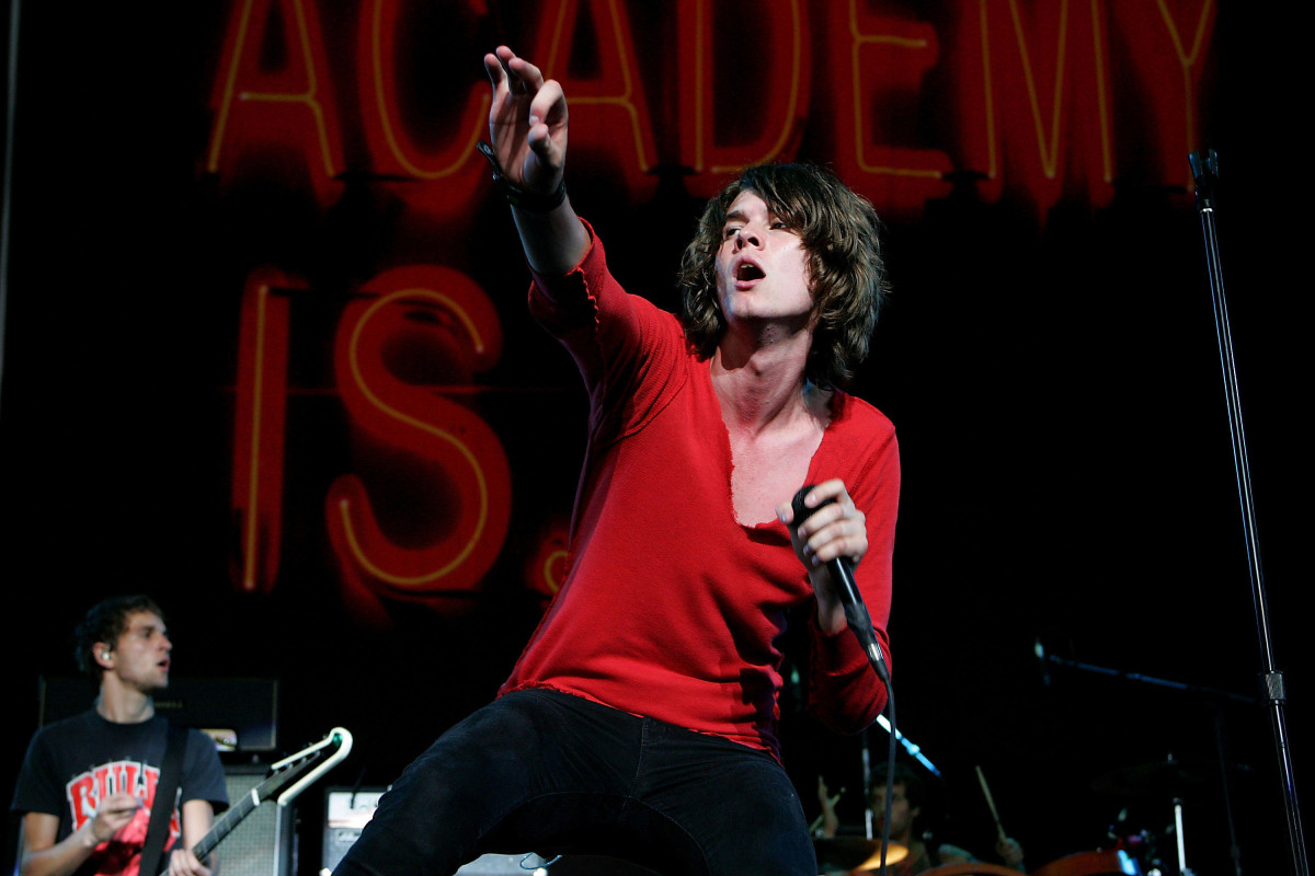 Beloved 2000s emo band announces first album in almost two decades