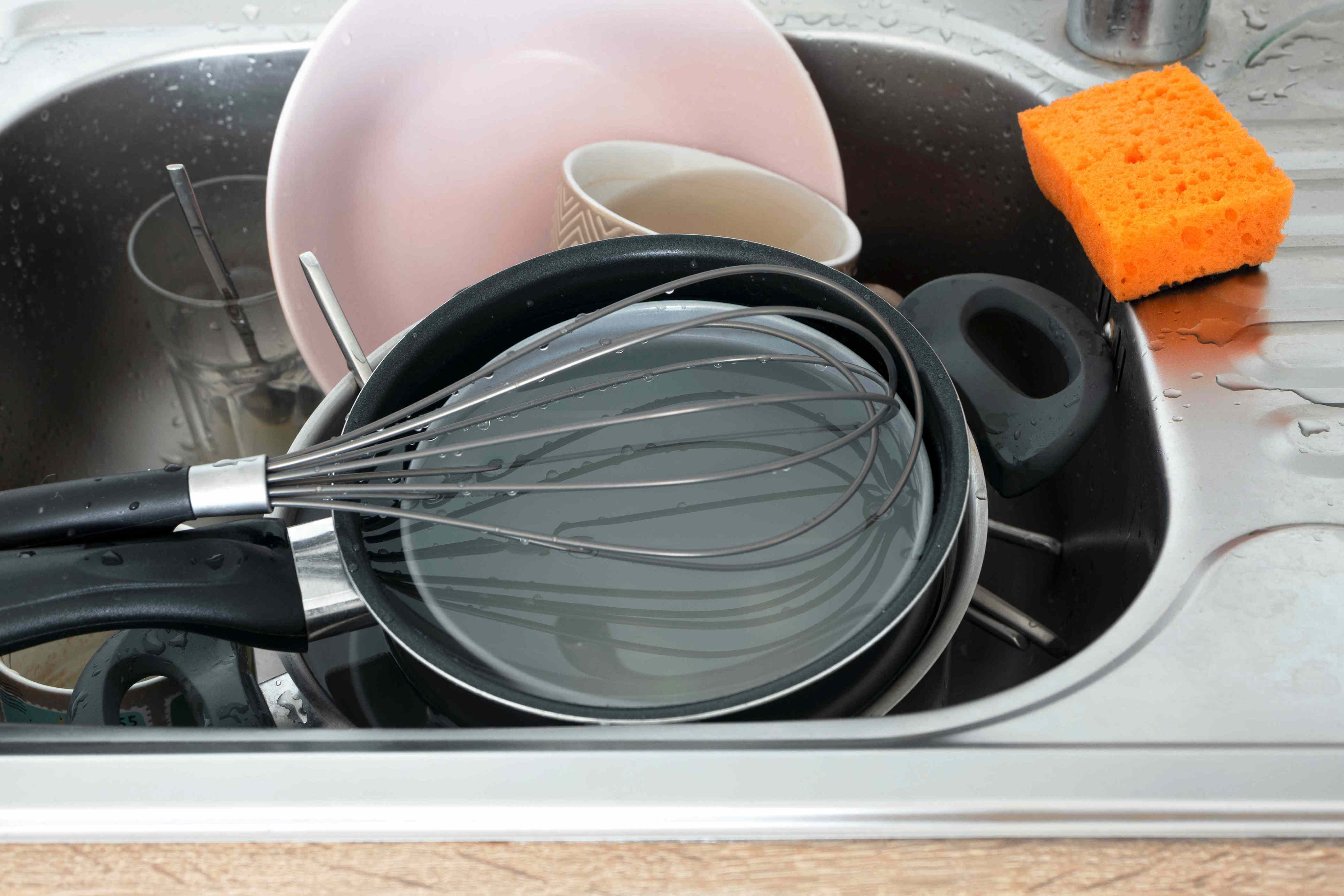 Never do this when you wash your pots and pans (and how to avoid ...