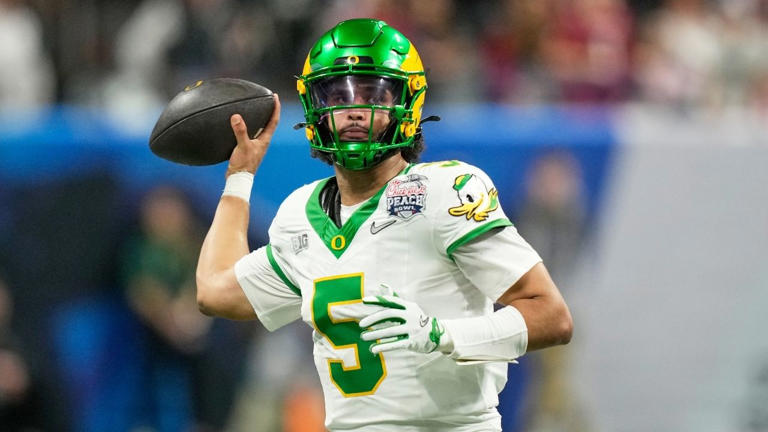 Oregon QB Dante Moore will return to Ducks rather than declare for NFL ...