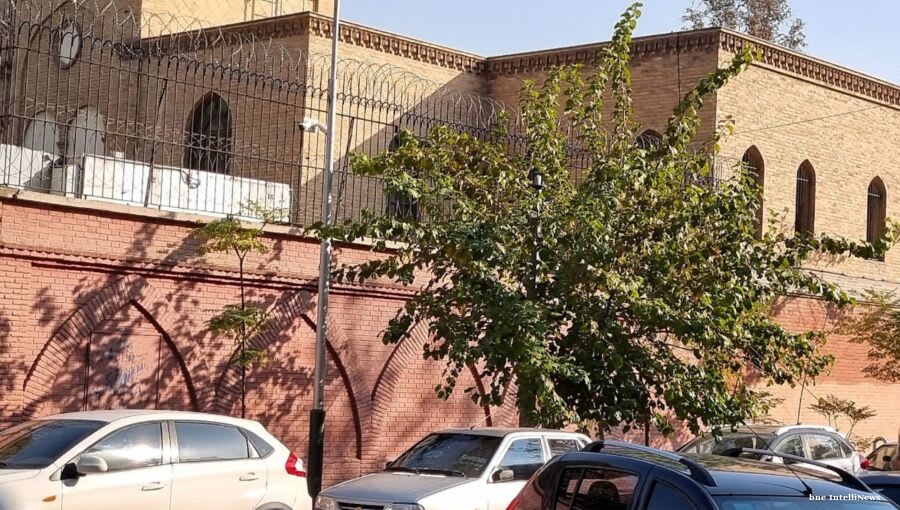 Britain withdraws embassy staff from Iran