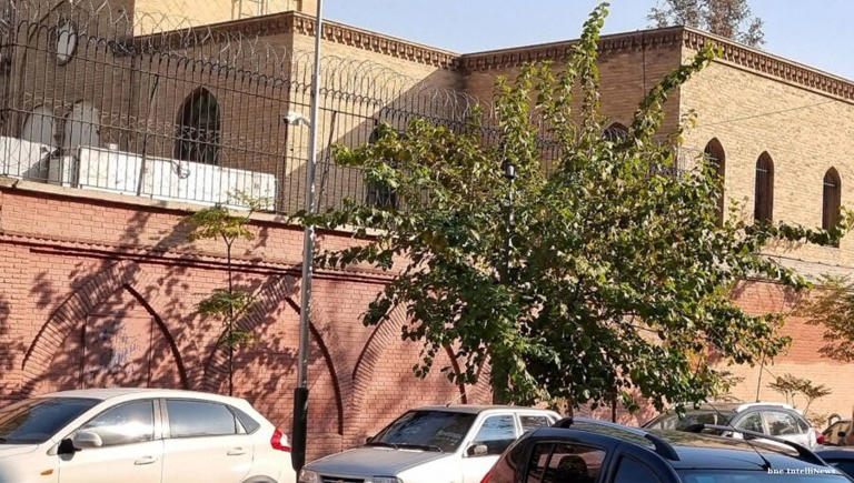 Britain withdraws embassy staff from Iran