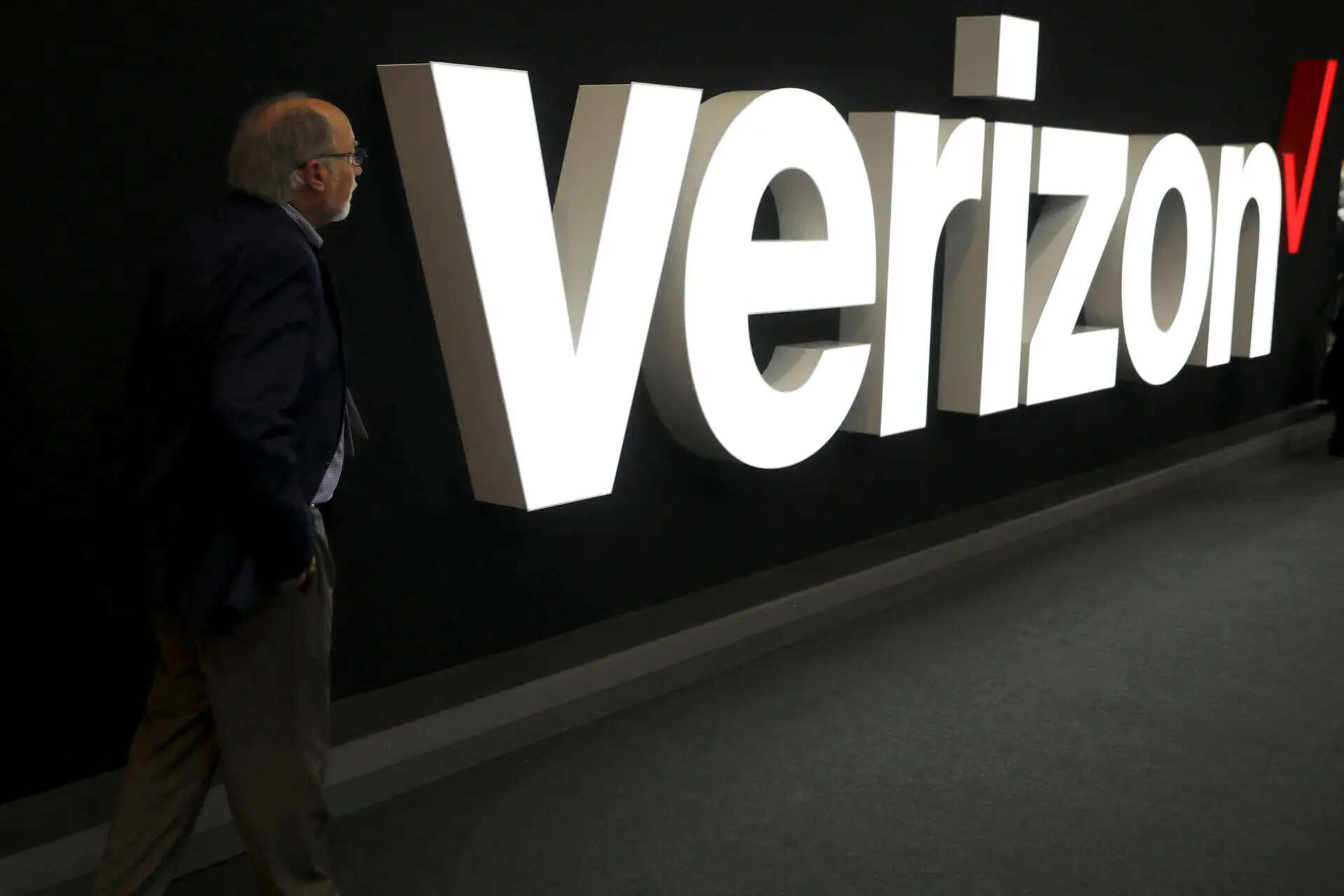 Verizon stock and share price: Why Verizon stock is moving upward? Here ...