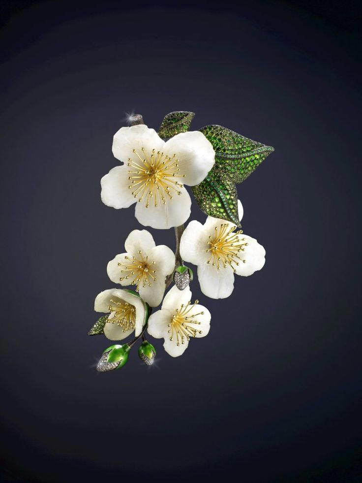 Queen Máxima's 'informal' mixed-metal bracelet stack bridges royal ...