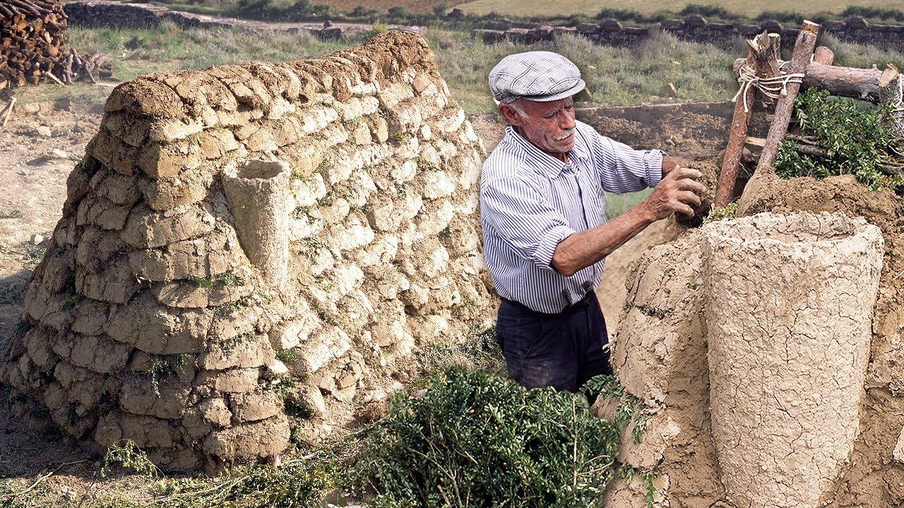 La construcción de las chozas de los carboneros en Huesca