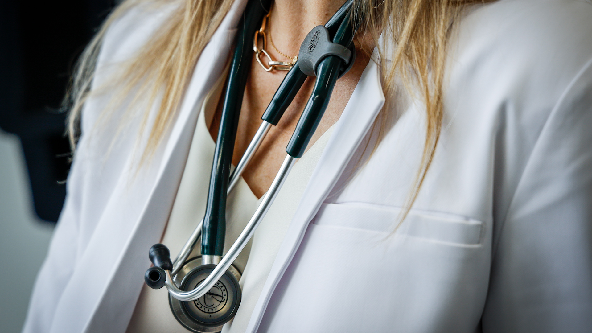 Female family doctors in Ontario spend more time with patients, make ...