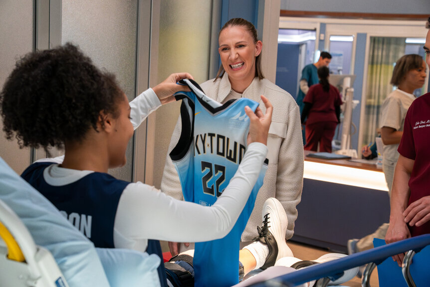 WNBA star Courtney Vandersloot set to guest star on Chicago Med tonight ...