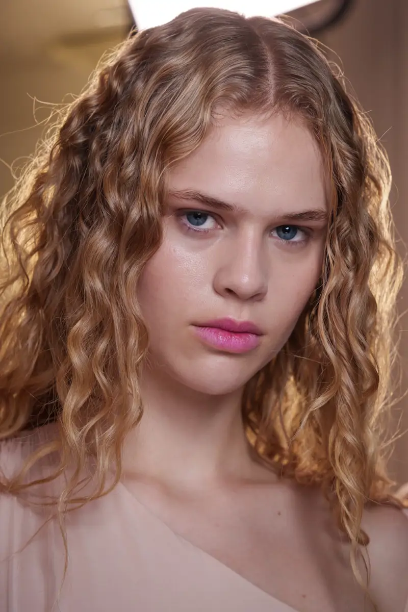 Corrector en pieles maduras: cómo aplicar sin marcar arrugas