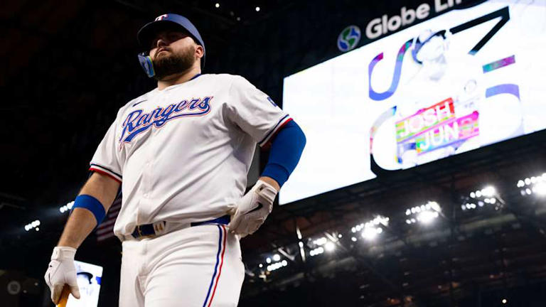 Rangers should bring back slugging first baseman who just committed to ...