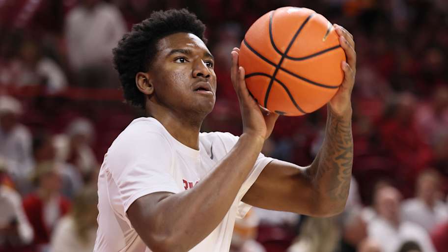 Arkansas faces style clash as veteran South Carolina visits Bud Walton