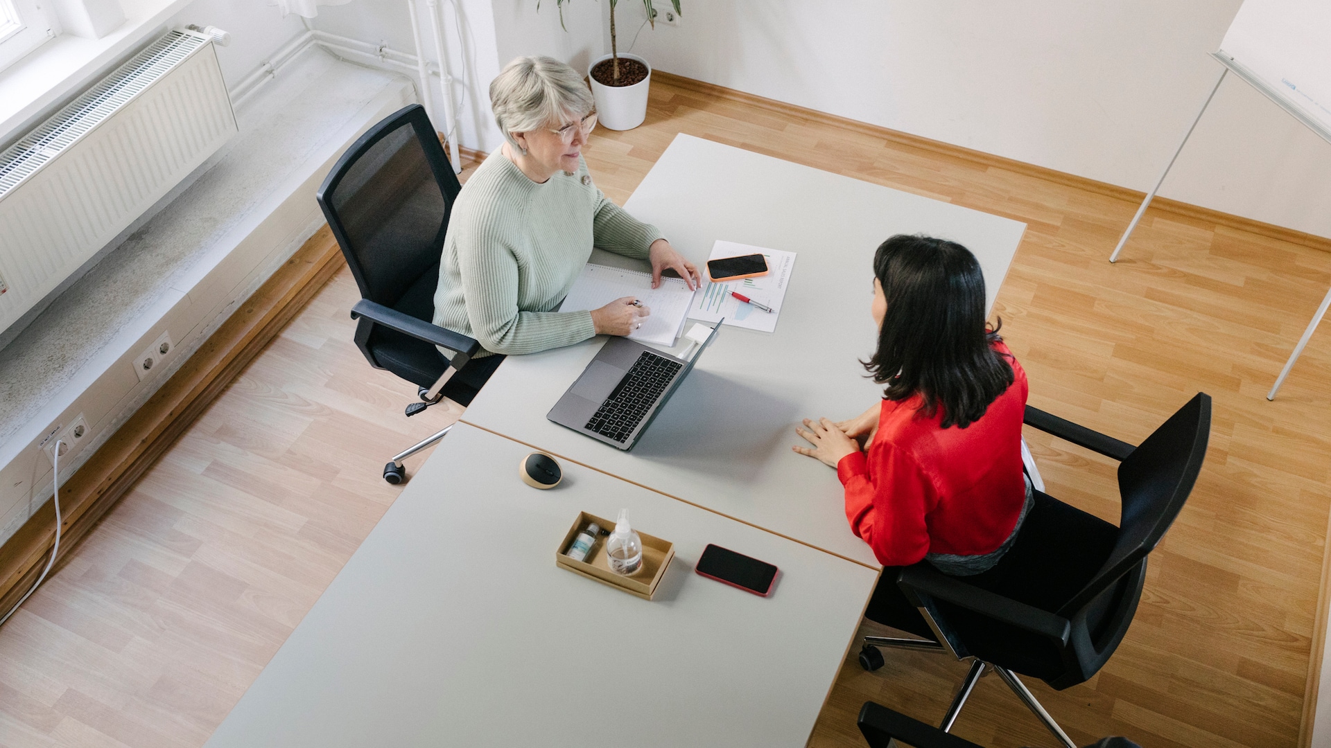„Froh, wenn wir Kunden verlieren“: Renate (75) arbeitet freiwillig in ...