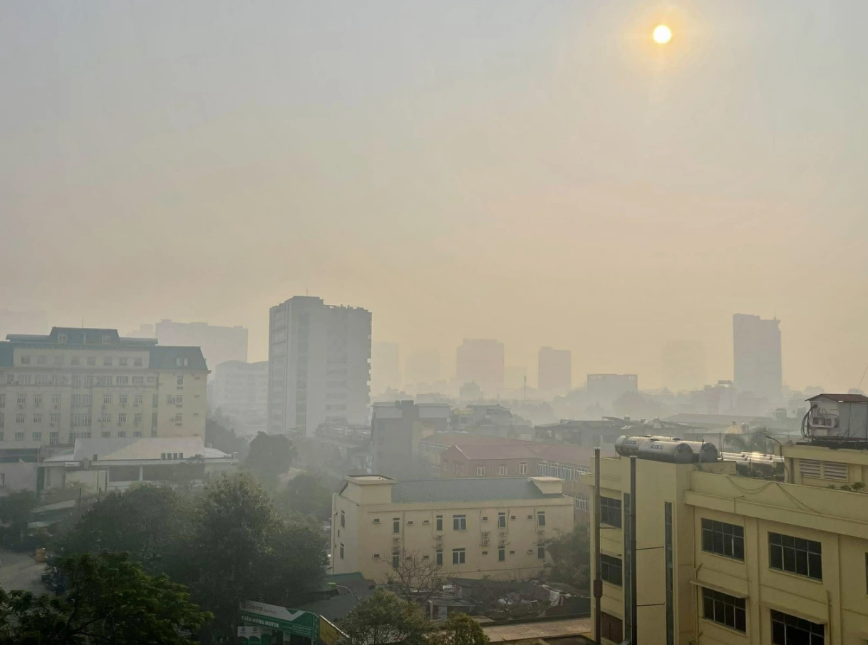 Bác sĩ cảnh báo 'cú sốc' nhiệt sáng đêm đe dọa tim, não