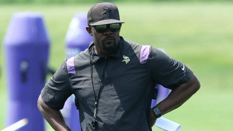 Commanders interview Brian Flores, Karl Scott for DC job