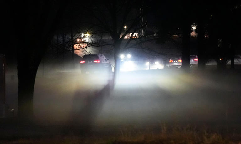 Is it legal in Louisiana to flash headlights to warn other drivers?