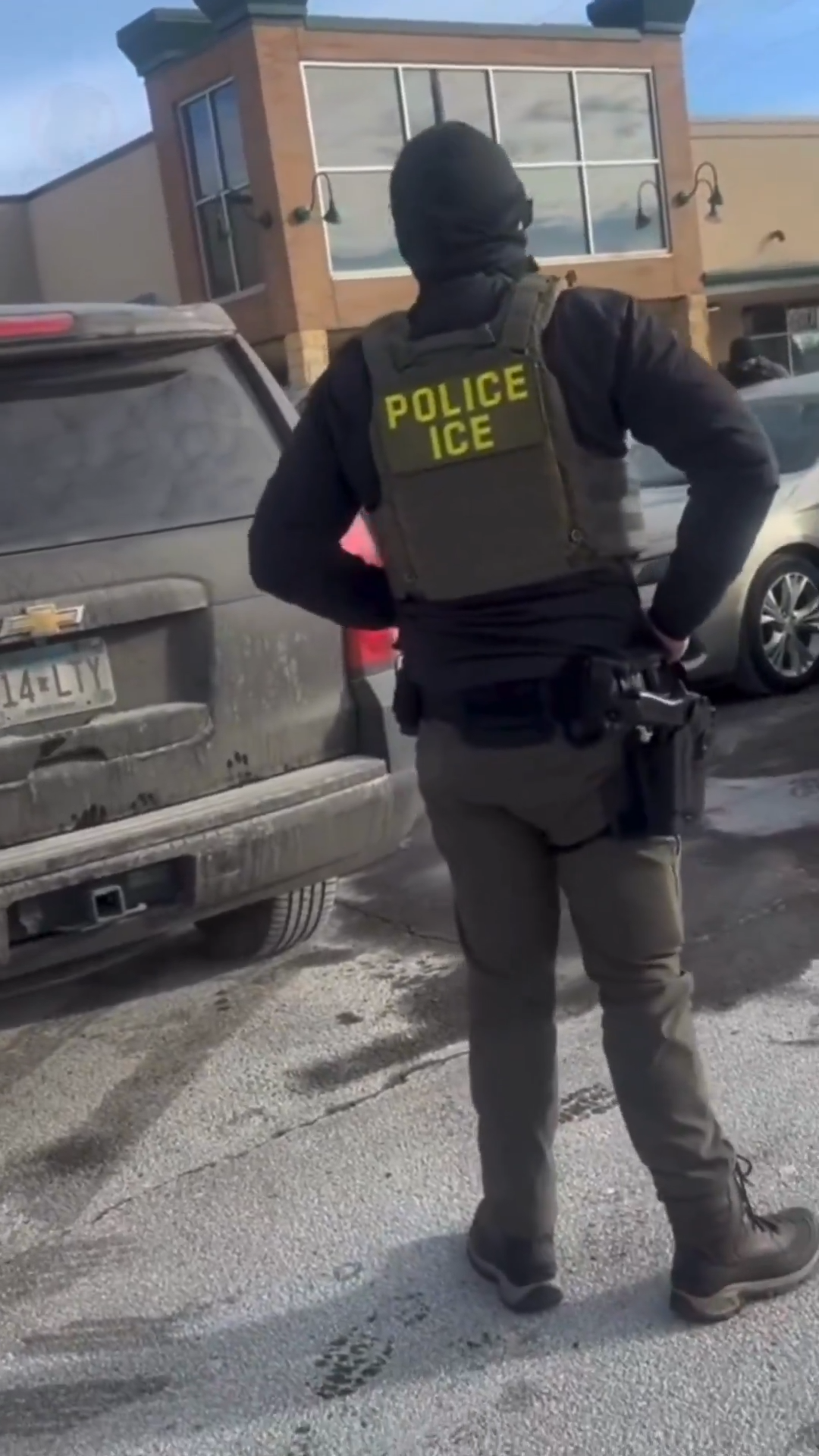 ICE agent boasts $200K salary