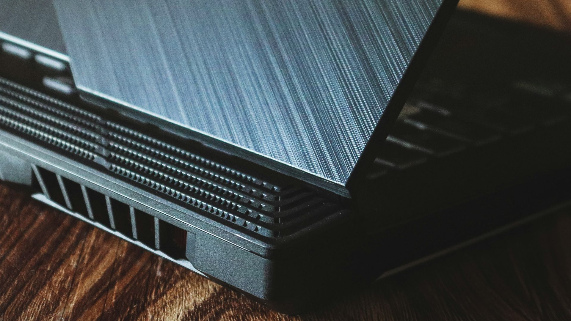 20 bad habits that are slowly destroying your laptop