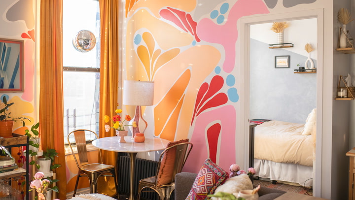 Extended tours - colorful homes: Small space design ideas: Murals, bold ...