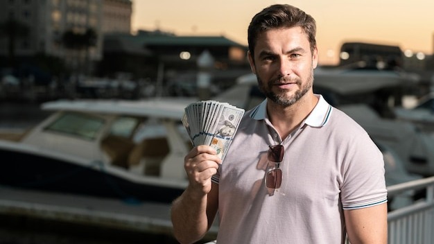 Rich Americans are yanking cash from banks and quietly parking it here ...